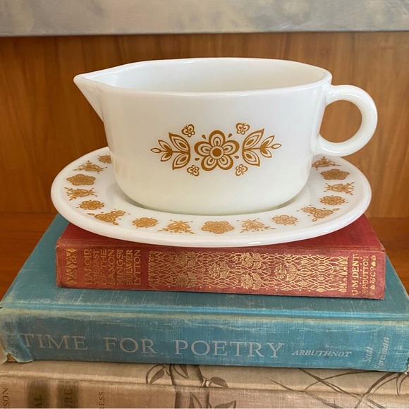 Pyrex | Dining | Vintage 7s Pyrex Butterfly Gold Gravy Boat Saucer ...